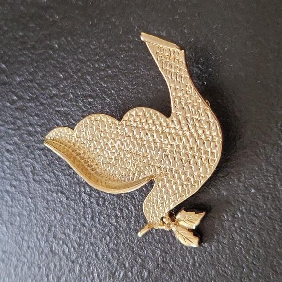 Liz Claiborne | Jewelry | Vintage Liz Claiborne Gold Dove Brooch Pin ...